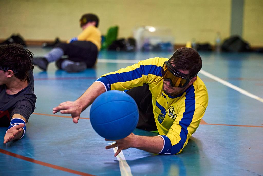 Treino de Goalball no Pavilhão da Escola da Abelheira